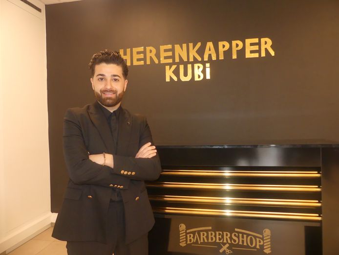 Kubilay (30) opent herenkapper in hartje De Pinte: “Toen ik 12 jaar was ...