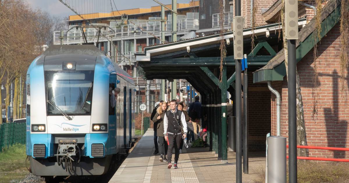 Intimideren, zwartrijden en urineren in de trein: Connexxion is dronken ...