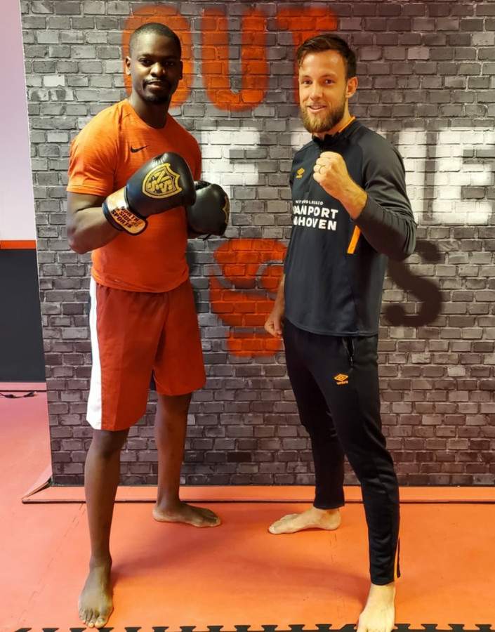 PSV steekt voormalig kickboks-wereldkampioen Robbie Hageman hart onder ...