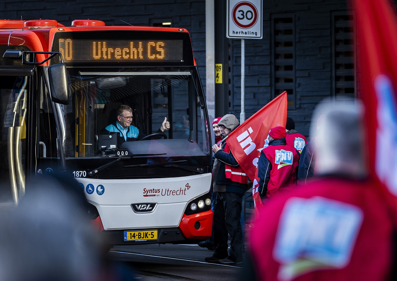 ‘Er moet elk kwartier een trein en meer bussen op bepaalde trajecten in ...