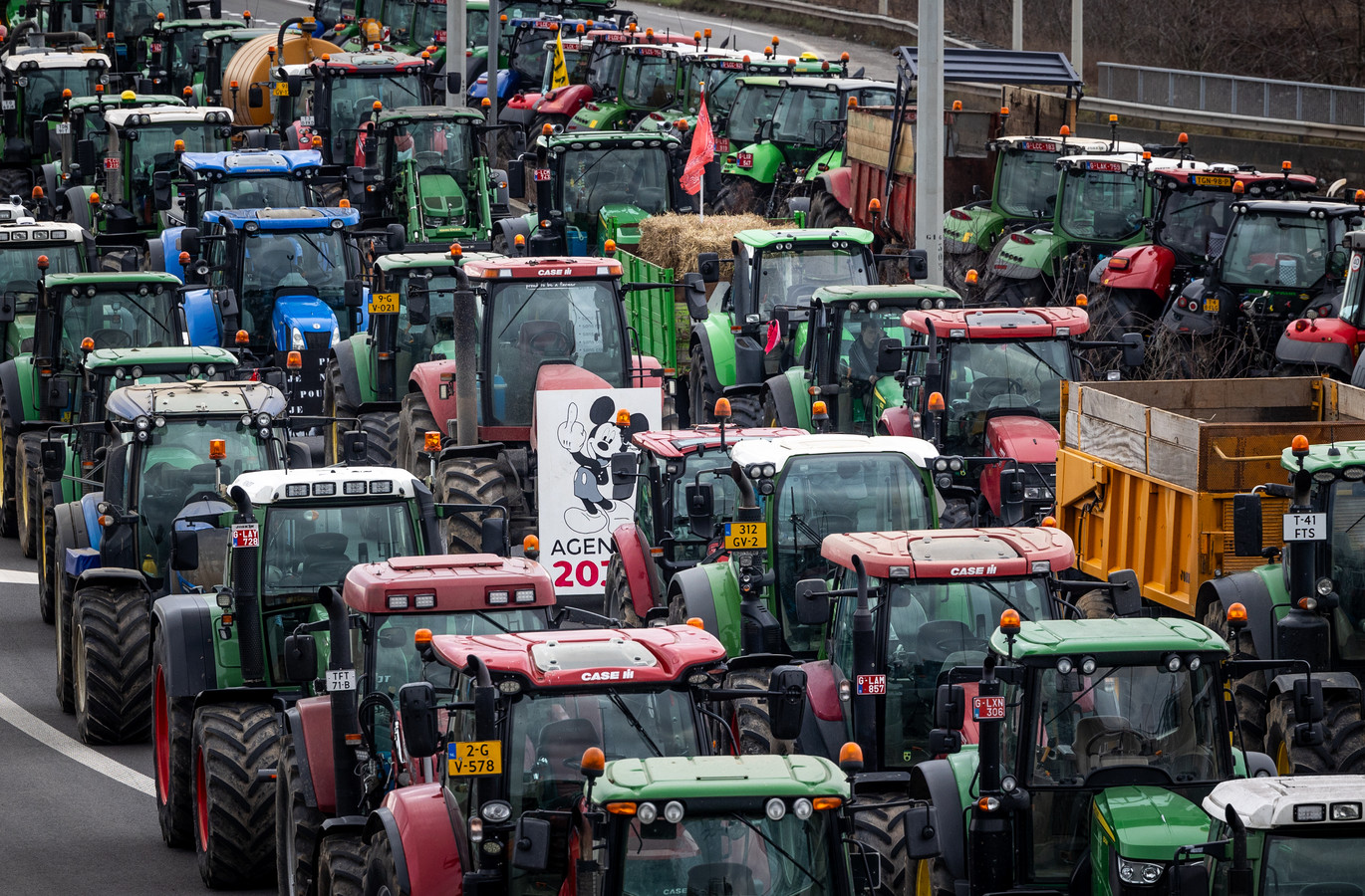 Boeren gaan weer naar huis na betoging in Genk: protest vreedzaam ...
