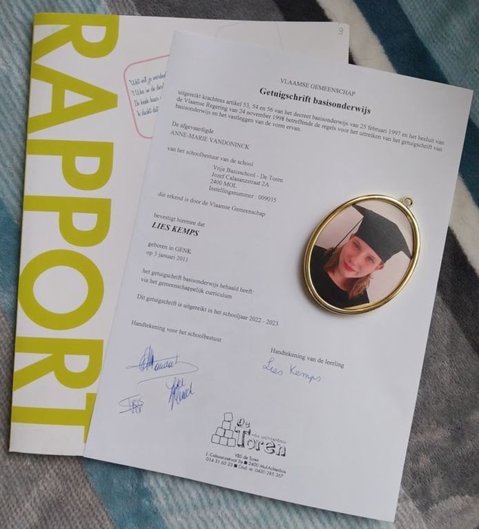 10 leerkrachten en 1 directrice: Lies studeert af aan de lagere school ...