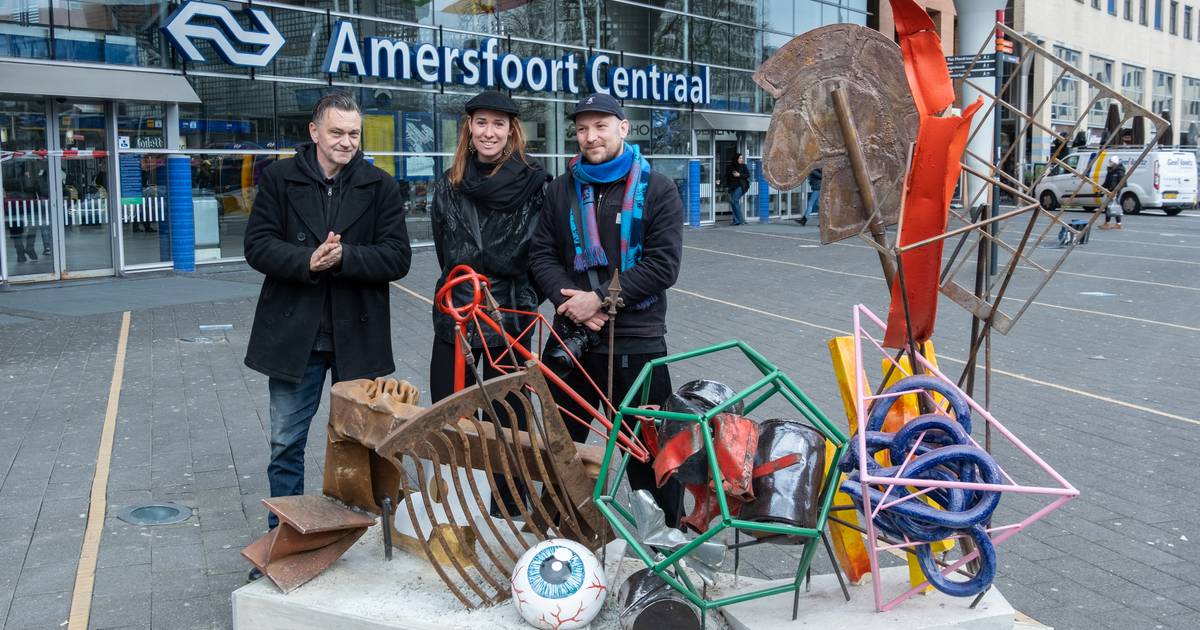 Kunstenaars willen reizigers prikkelen met kunst bij station Amersfoort: ‘Sommigen zullen boos ...