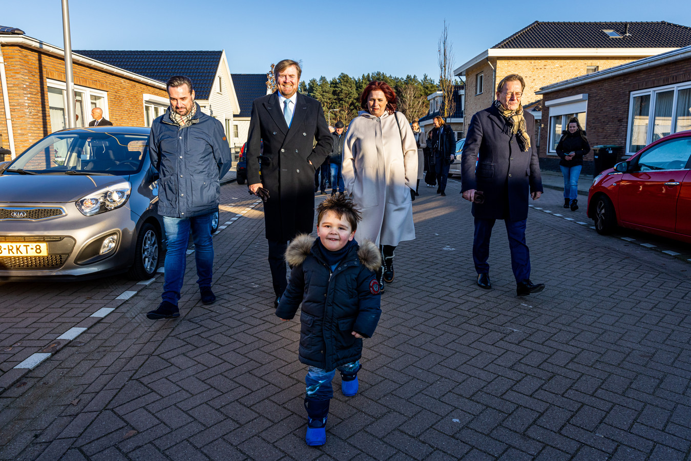 Koning verrast woonwagenkamp opnieuw met bezoek: ‘Ga maar lekker in die ...