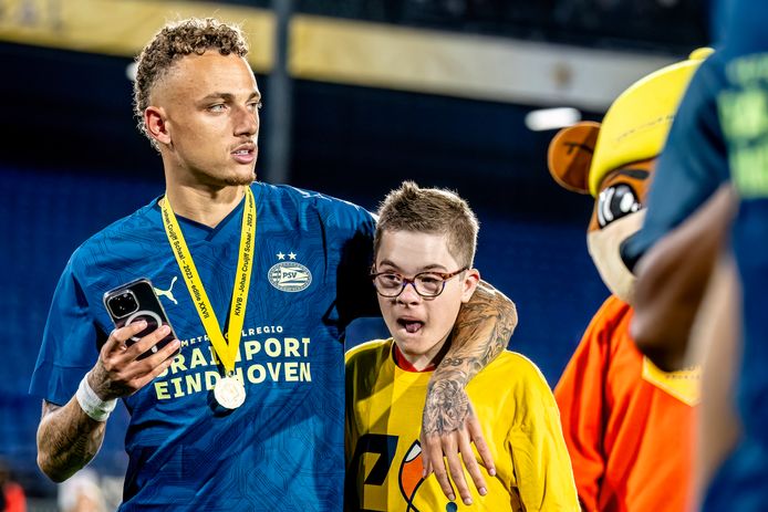 Waarom Noa Lang het nieuwe PSV meteen een ander gezicht geeft, samen ...