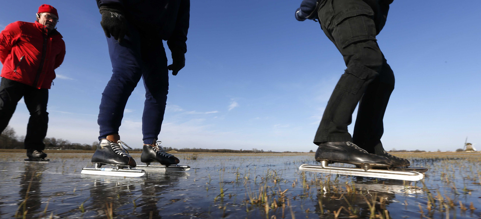 Weerman Gerrit Hiemstra volgt vol spanning de ijsgroei | Foto | AD.nl
