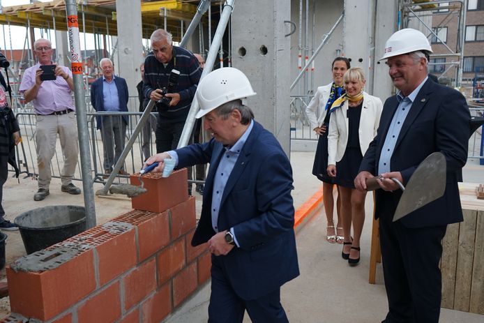 Symbolische eerste steen gelegd van woonzorgcentrum De Reiger: “Niet ...