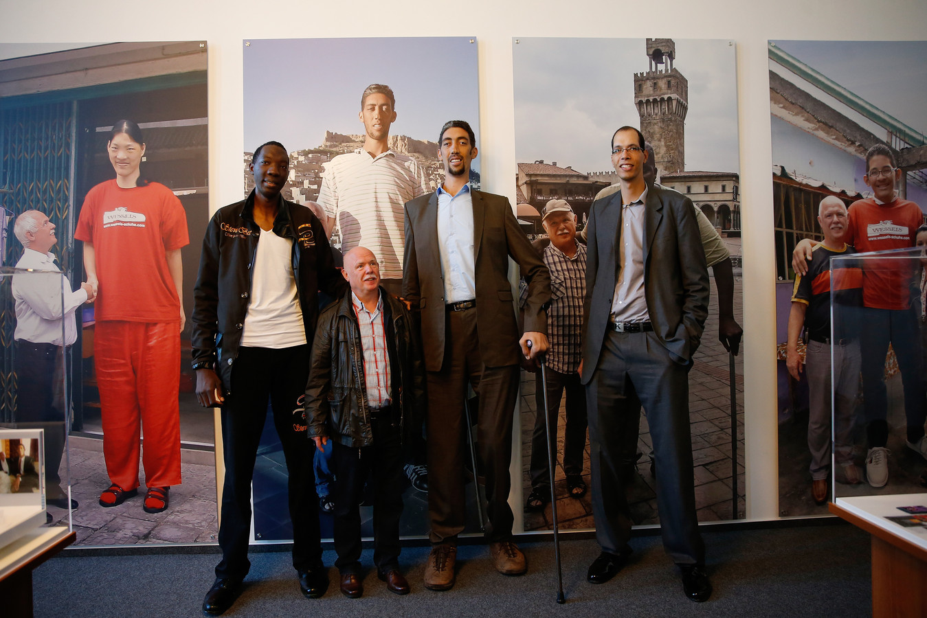 Klub Lange Mensen op zoek naar zoveel mogelijke lange mensen voor ...