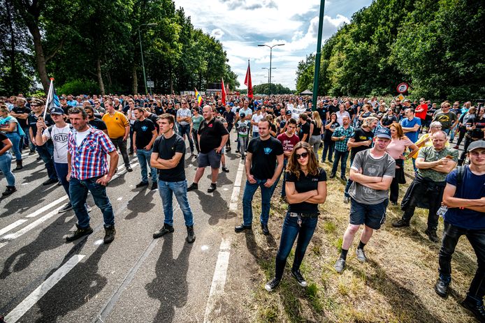 ‘Onze mond wordt gesnoerd’: zo protesteerde boer Rutger met vele ...