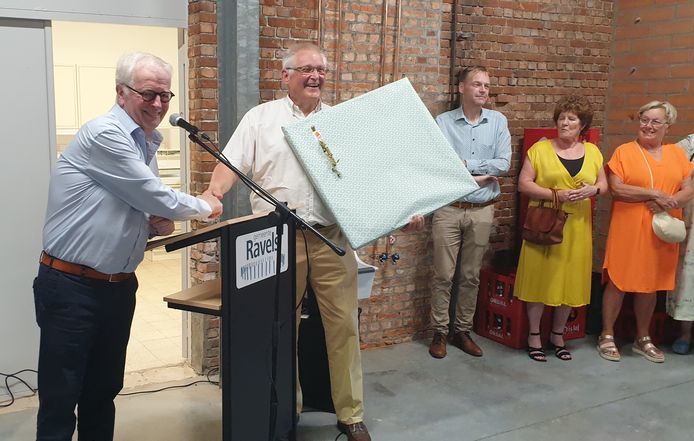Oud schoolhuis gerenoveerd tot moderne archief voor heemkundekring: “Er ...