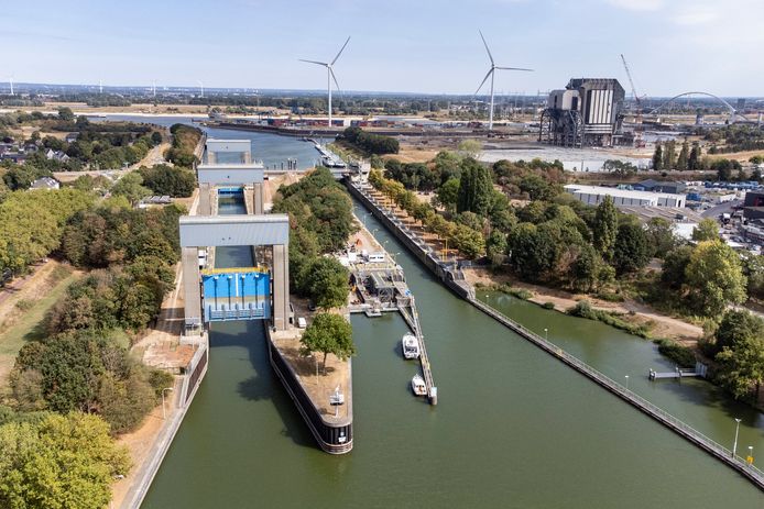 Sluis Weurt start nieuwe jaar met nieuw mankement: vertraging van een ...