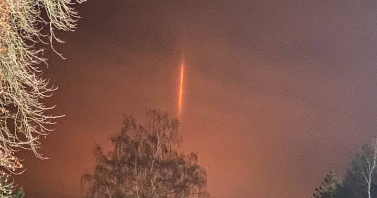 Une mystérieuse lueur orange aperçue dans le ciel en France | Insolite ...