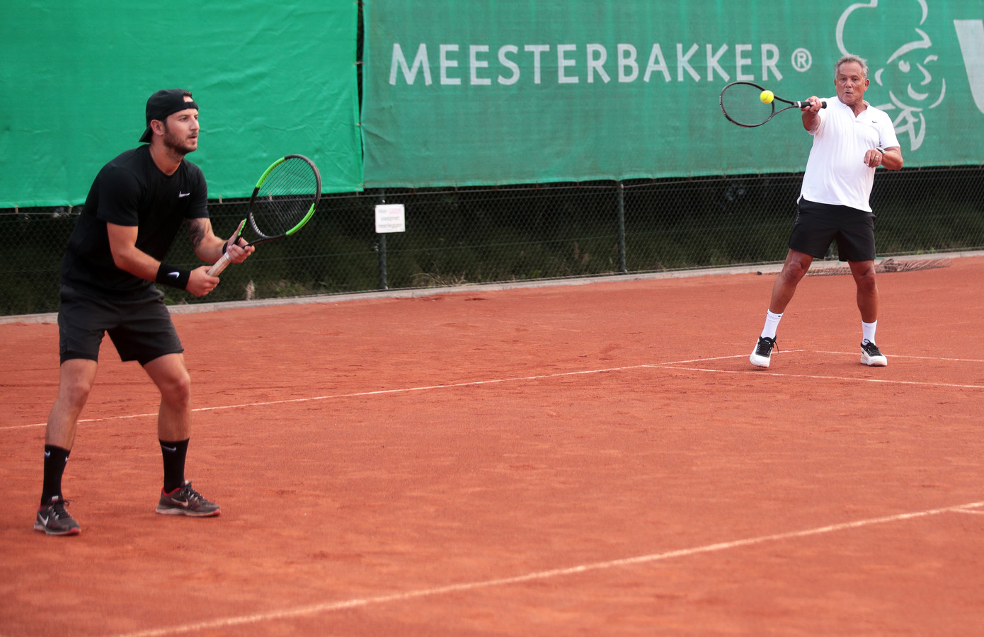 Ton Pattinama (66) veelvuldig op de tennisbaan te vinden: ‘Daar had ik ...