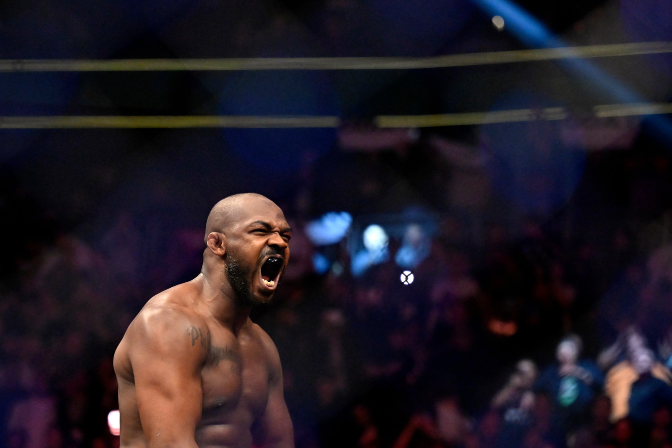 Wat een comeback! MMA-legende Jon Jones vernedert ‘pissige’ Ciryl Gane ...
