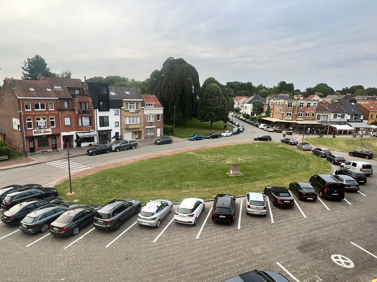 HUIZENJACHT. Dilbeek-centrum, waar je onder de 300.000 euro moeilijk je ... HUIZENJACHT. Dilbeek-centrum, waar je onder de 300.000 euro moeilijk je ...