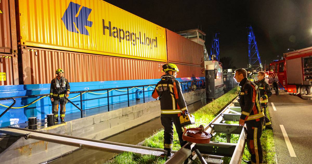 Containerschip met bier maakt water: scheepvaart op Gouwe gestremd ...