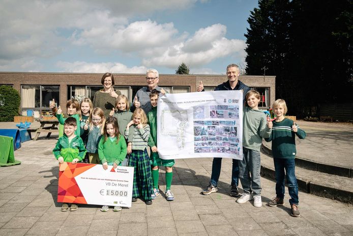 Basisschool De Merel ontvangt provinciale cheque voor vergroening ...