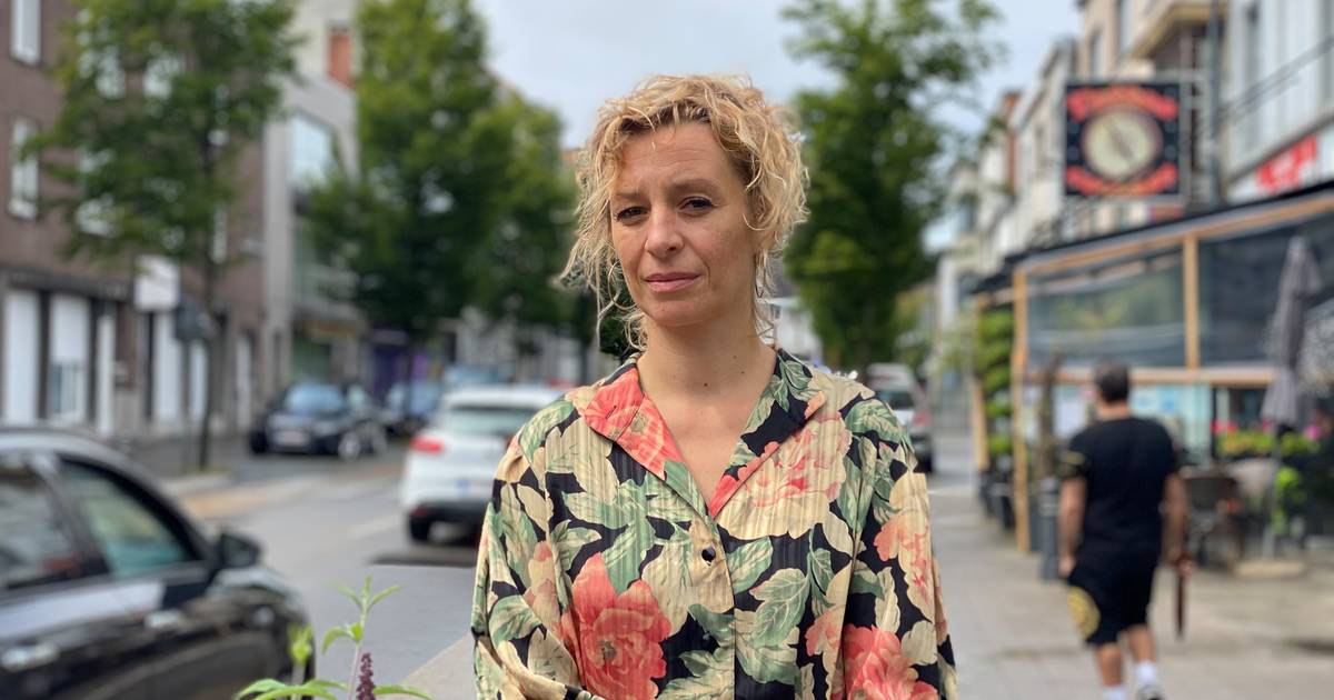 Barbara gaat Dendermondsesteenweg af om tips en verhalen te verzamelen ...