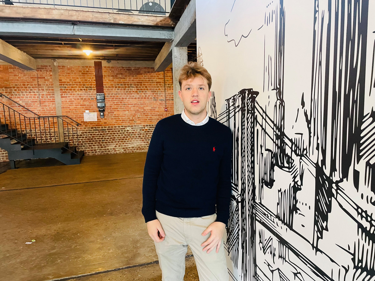 Jorrit (21) opent pop-up carnavalscafé: “Drie dagen carnavalsambiance ...