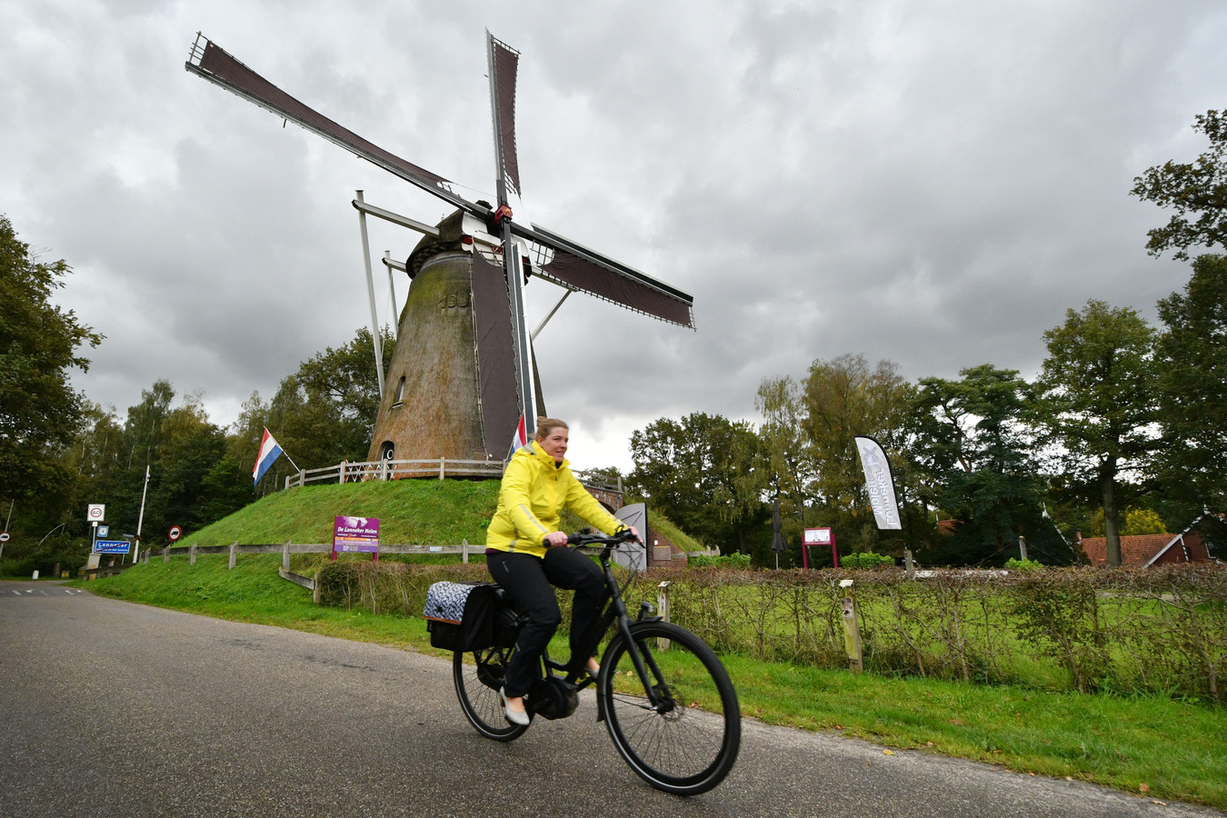 Fietsen met Truus door Lonneker, een landschap vol herinneringen | Foto ...