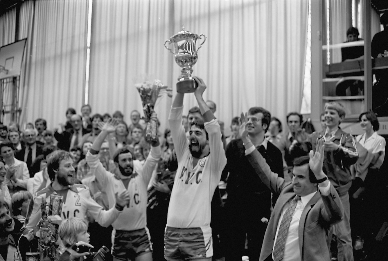 Unieke volleybaltitel VVC: ‘Opeens kwam daar dat boerenclubje uit Vught ...