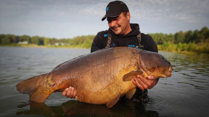 Geoffrey (29) vangt met ‘De Mohikaan’ één van grootste karpers in ...