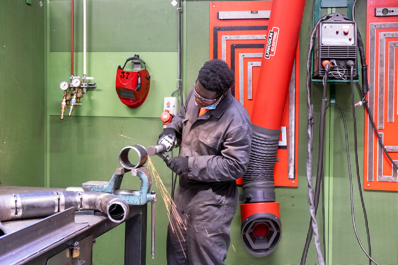 de-loodgieter-en-de-monteur-worden-steeds-schaarser-juist-meer