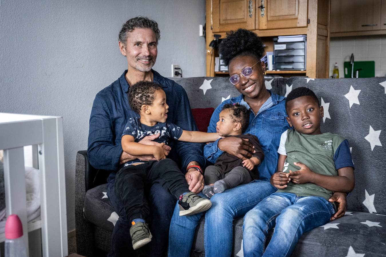 Arie en gezin met baby van 5 maanden moeten hun seniorenwoning uit van ...