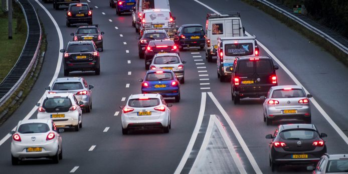 Slecht weer zorgt voor ongelukken en flinke files op de weg ...