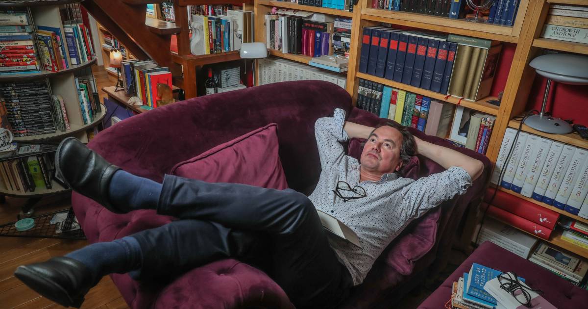 Filosoof Johan Braeckman trekt volle zalen met pleidooi voor luiheid ...