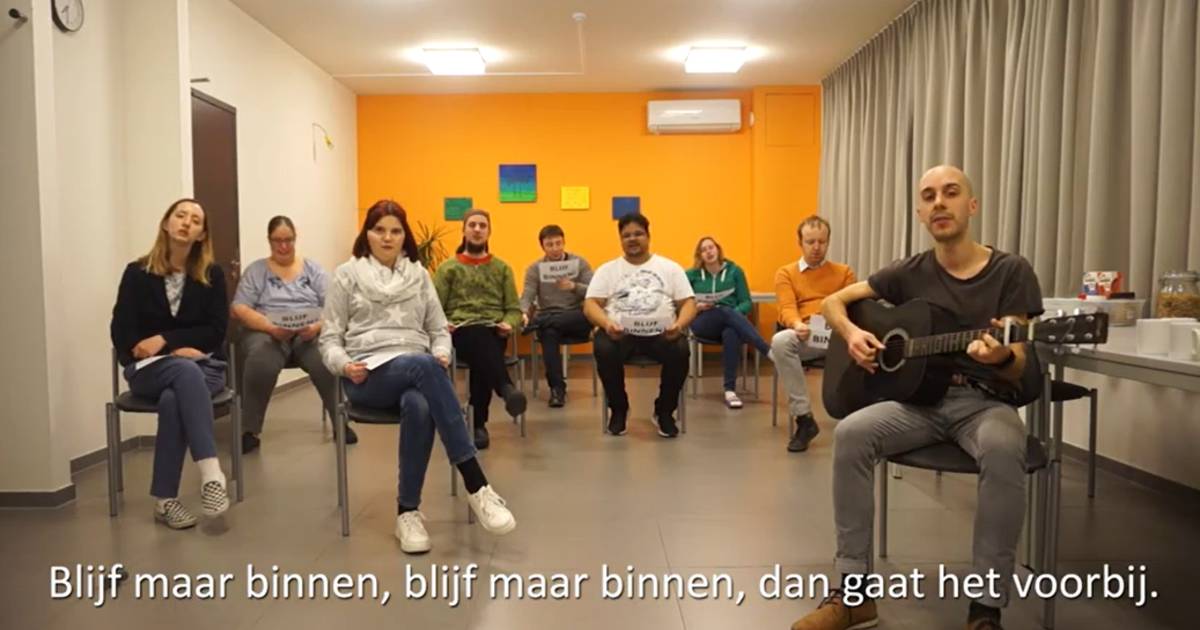 Peltse zanger houdt volwassenen met autisme binnen met ‘coronalied’: “Ze geven hun eigen ...
