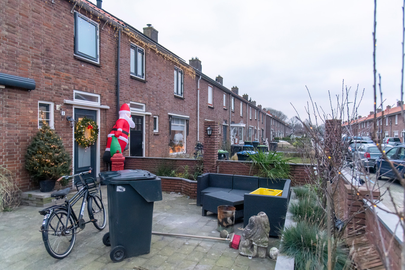 Alles moet straks worden gesloopt in de tuin van Johan en Mirjam, en de ...