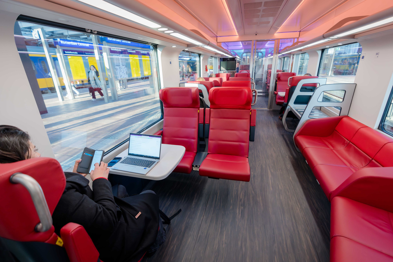 Nieuwste NS-trein kan 200 per uur en rijdt vandaag voor het eerst ...