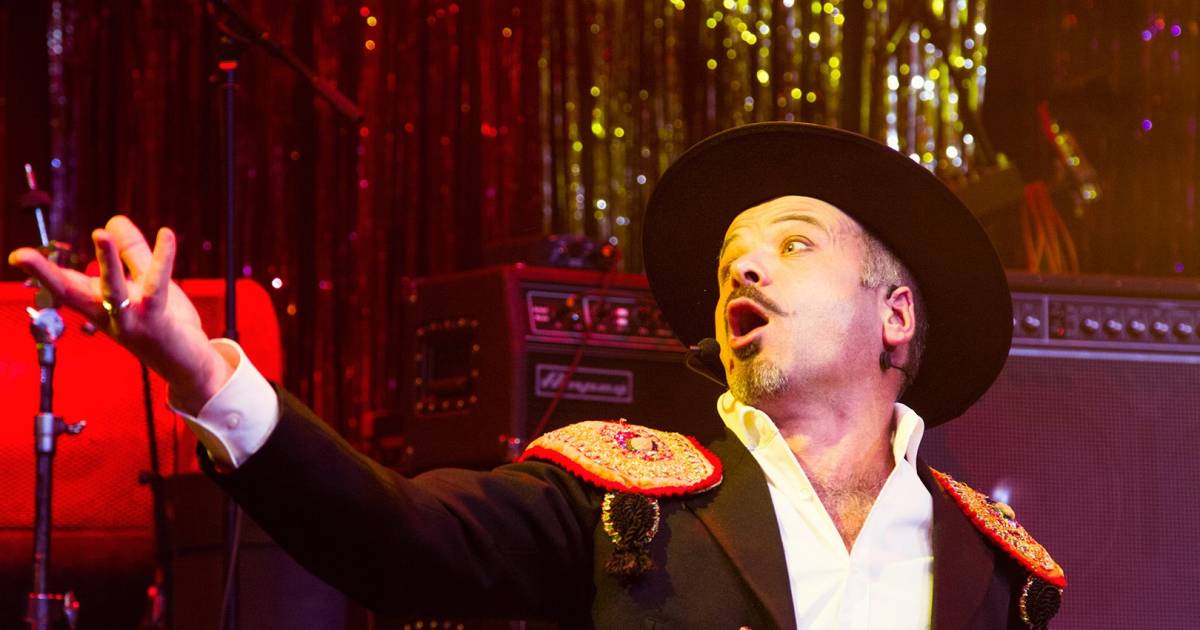 Groots eerbetoon aan geliefd zanger en dirigent Bas Kuijlenburg die ...