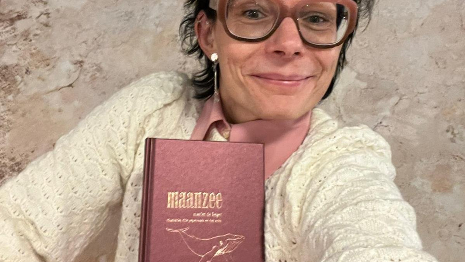 Mariet pent troostende woorden neer in nieuw dichtbundel over verdriet ...