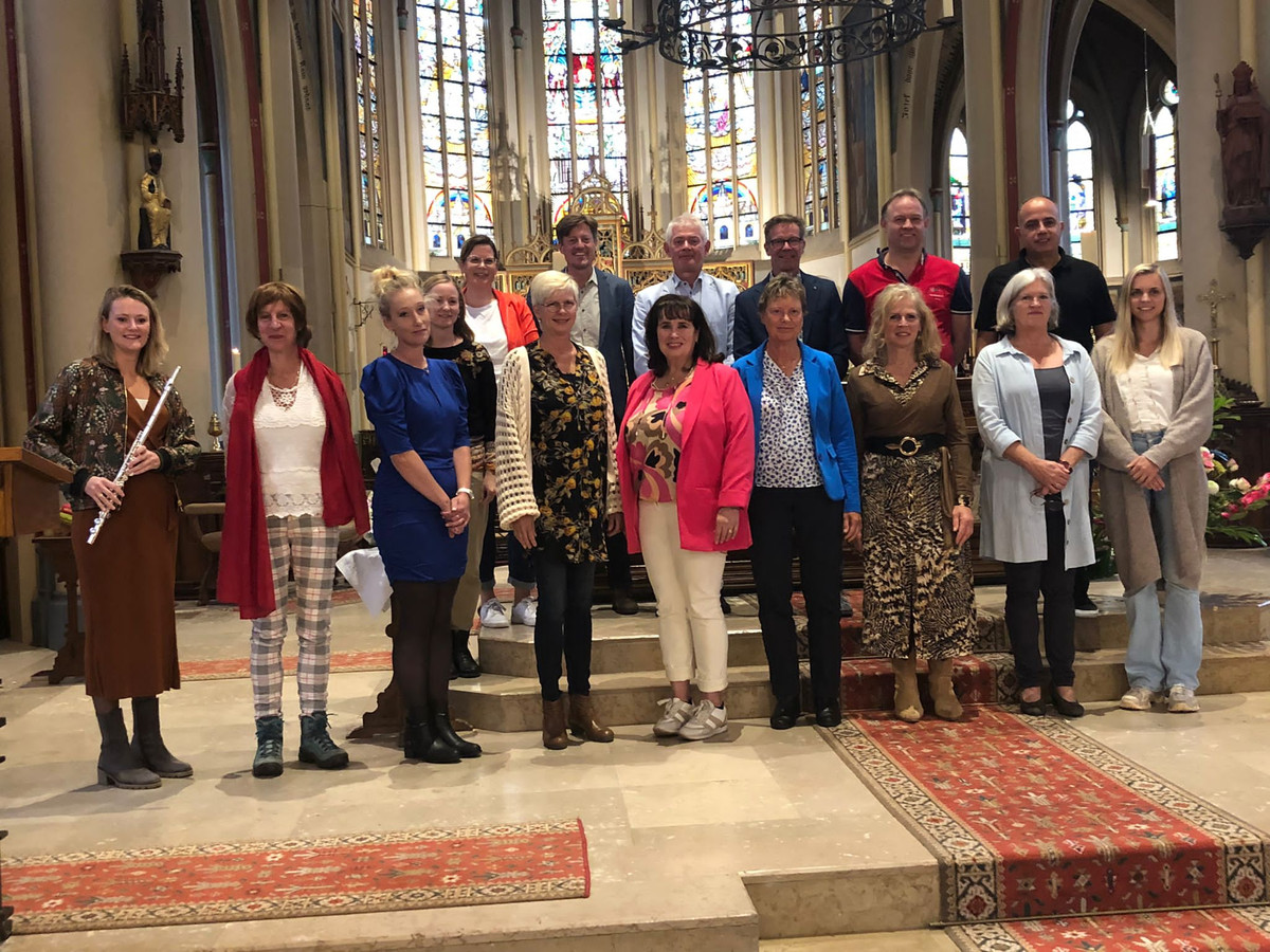 Dit stuurden jullie in: Bluf uit Veessen weer op tour • Ruiters in ... Dit stuurden jullie in: Bluf uit Veessen weer op tour • Ruiters in ...