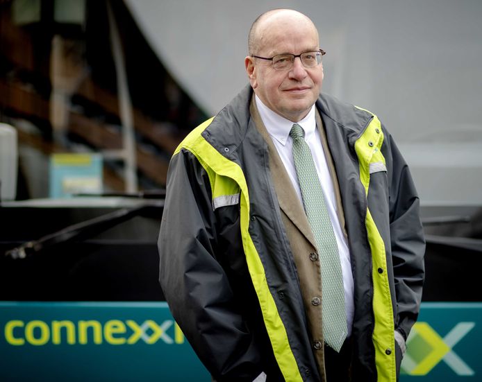 Buschauffeur Fred Teeven moet nog wennen aan zijn nieuwe werktijden ...