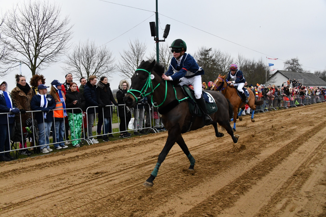 13-jarige Dylano van Nunen is nieuwe Koning van de Metworst | Foto ...