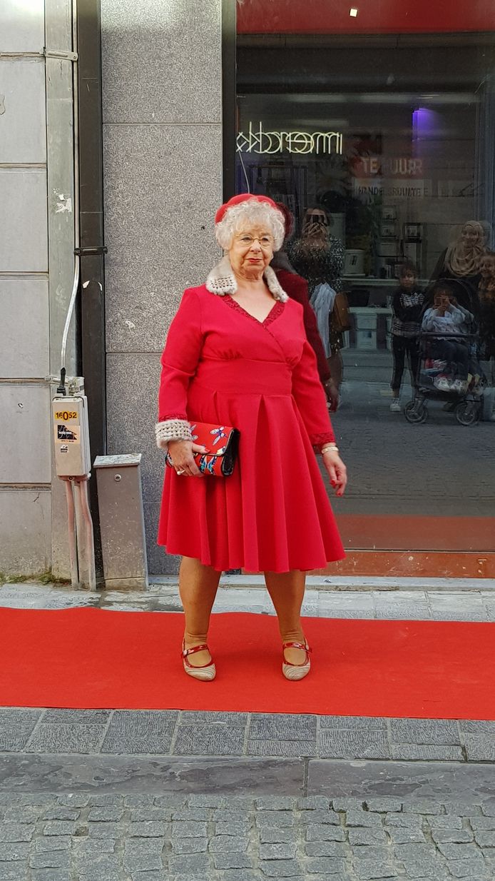 Lucie ‘the queen’ Mertens (79) maakt haar droom waar: “Ik wilde altijd ...