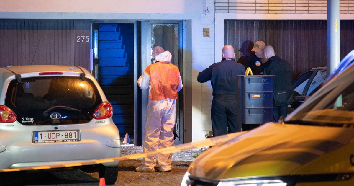 Drie mannen opgepakt voor aanslag met vuurwerkbom: “Niets mee te maken, wij waren op weg naar ...