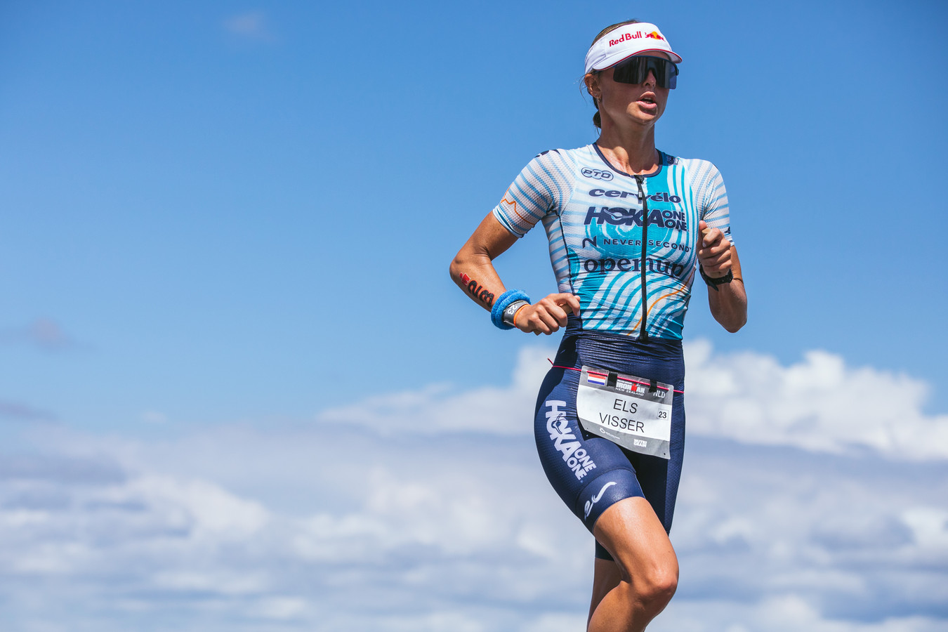 Triatlete Els Visser bezocht vrouw met wie ze 18 uur in het water lag ...