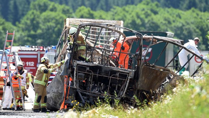 Accident de car en Allemagne: onze corps ont été retrouvés | Monde ...
