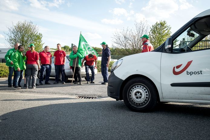 Vakbonden bpost gaan al zeker vijf dagen staken: “Toespraak van CEO ...