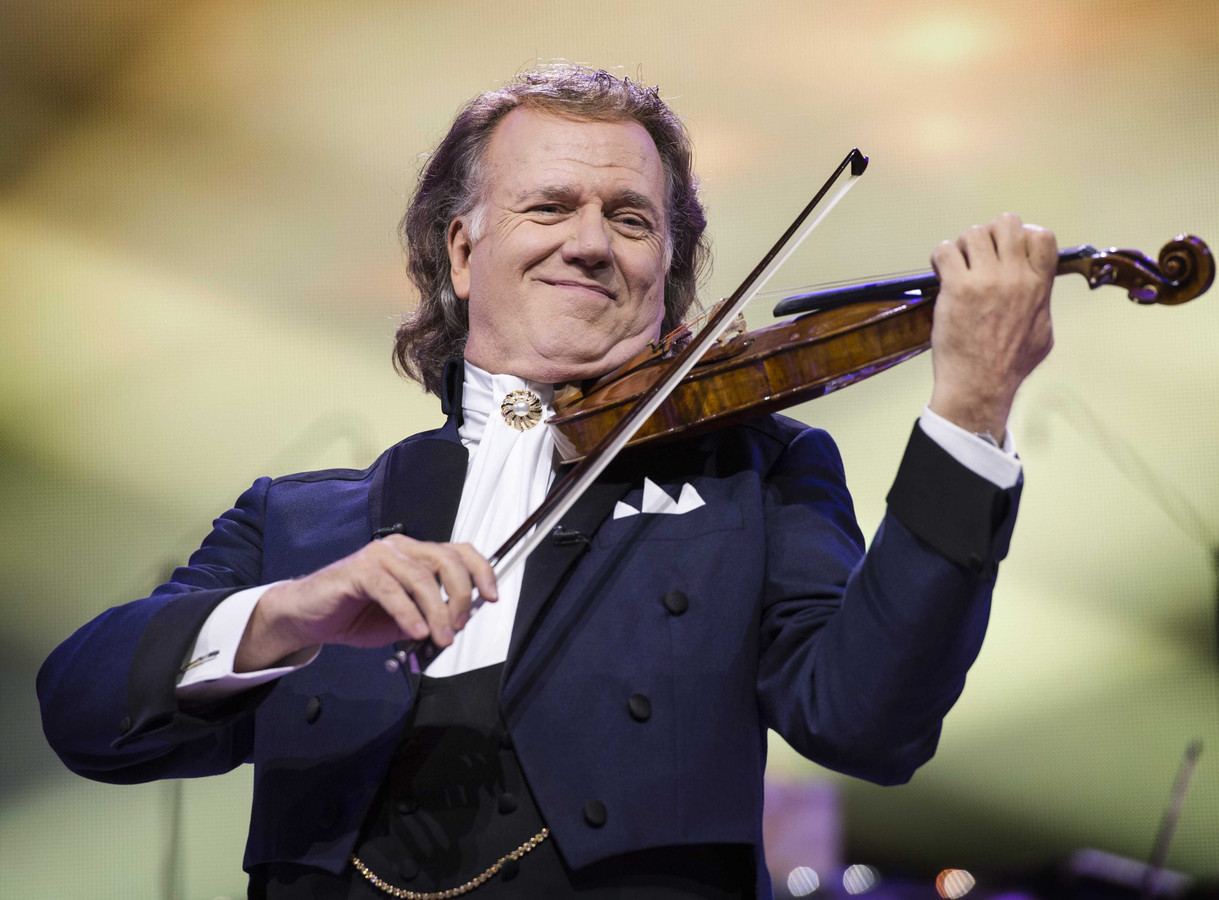 André Rieu luistert thuis naar Queen en Bruce Springsteen | Foto | AD.nl