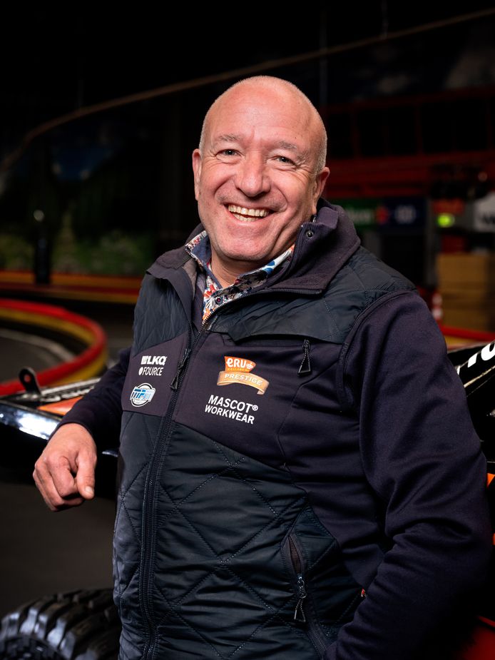 Alphense autocoureur Tim Coronel wijst jongeren op gevaren van mobiel ...