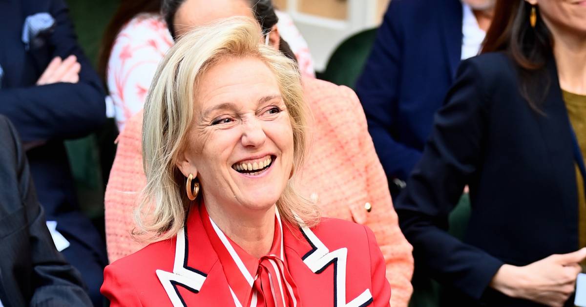 IN BEELD. Prinses Astrid straalt tijdens eerste prinselijke missie in ...