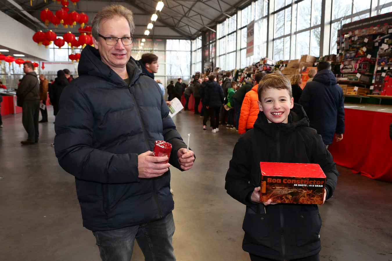 Vuurwerkliefhebbers staan te trappelen in de rij: ‘Eerst filmpjes ...