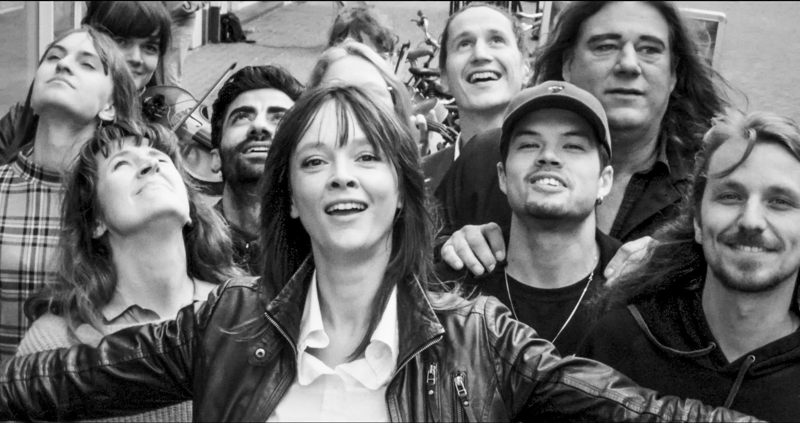 Lavalu wandelt nu vaak door het bos: ‘Het helpt om deze gekke periode ...