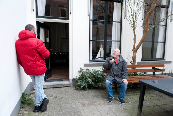 ‘Een stuk of tien’ dakloze jongeren in Deventer? Het blijken er 61 te ...