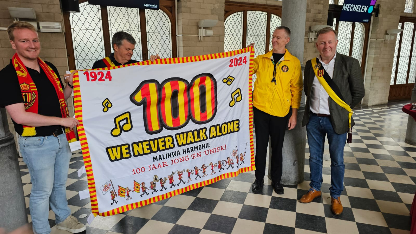 Nieuwe vlag voor 100 jaar Malinwaharmonie ingeluid met één minuut ...